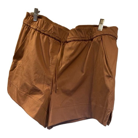 lululemon athletica | Shorts | 77 Nwt Lululemon Cinchable Waist Woven ...